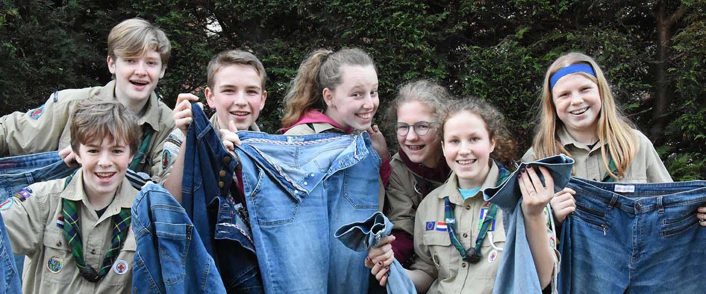 Isolatiemateriaal van oude spijkerbroeken - Scouting Brigitta
